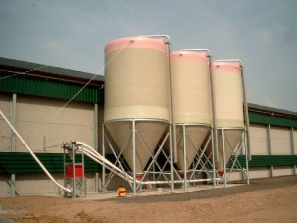 Complete layer farm with feed weighing | Engormix