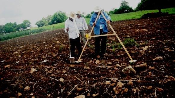 Trazando curvas de nivel con aparato A. Ref: 25062